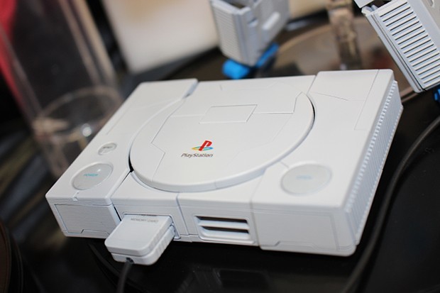 Te presentamos el PS1 que se convierte en Optimus Prime